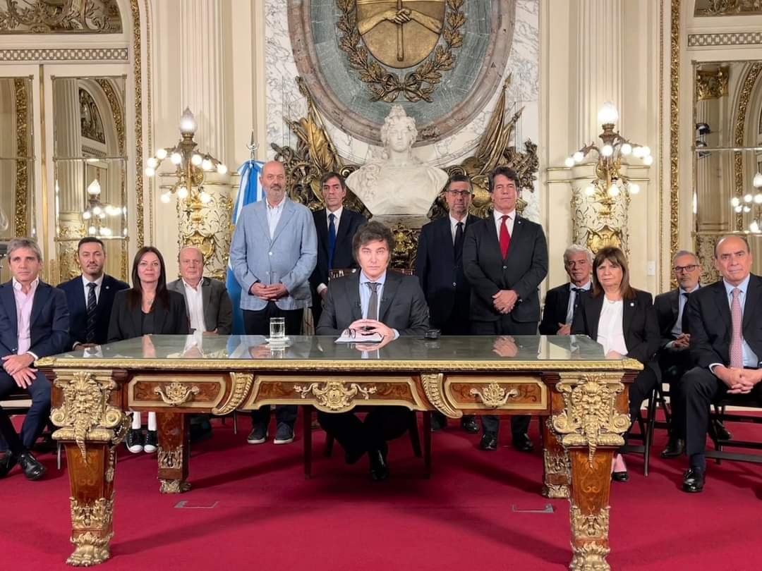 PRESIDENTE DE ARGENTINA JAVIER MILEI CONSTRUYE UN NUEVO ESTADO Y ...